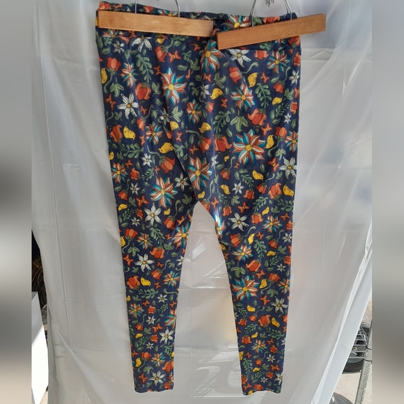 LuLaRoe | Pants & Jumpsuits | Lularoe Tall And Curvy Leggings Navy ...